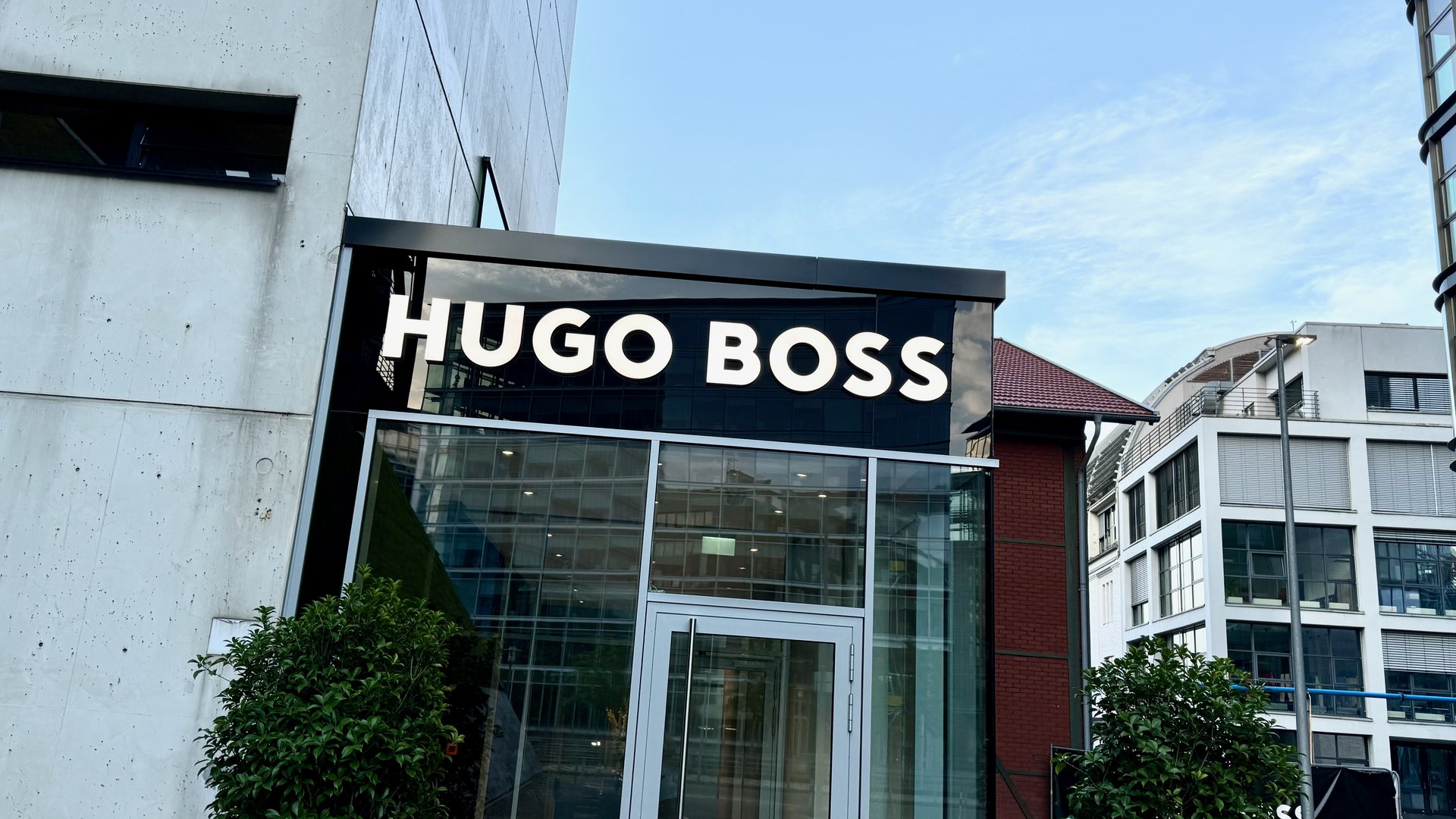 Amazon verkauft Markenkleidung von Boss bis zu 71 Prozent günstiger