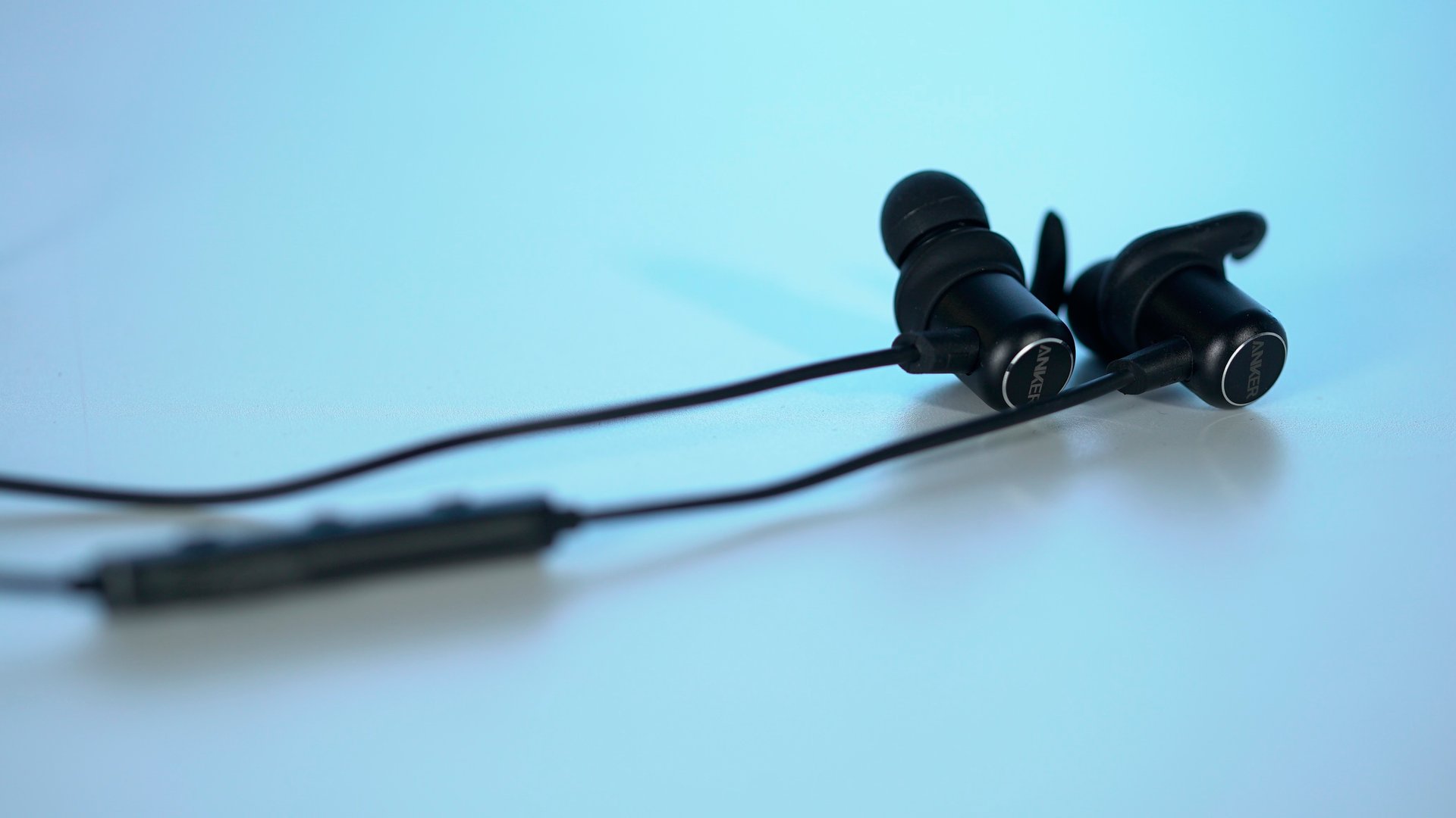Anker SoundBuds Slim im Test: Schlanker Bluetooth-Kopfhörer zum ...