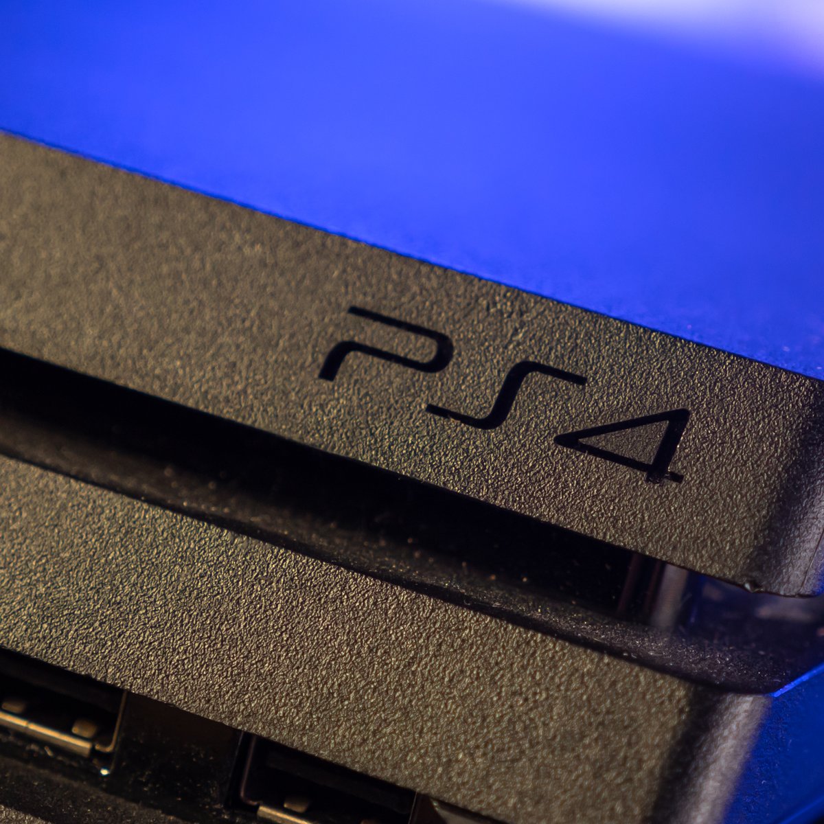 PS4 einschalten Power Button an Konsole Controller