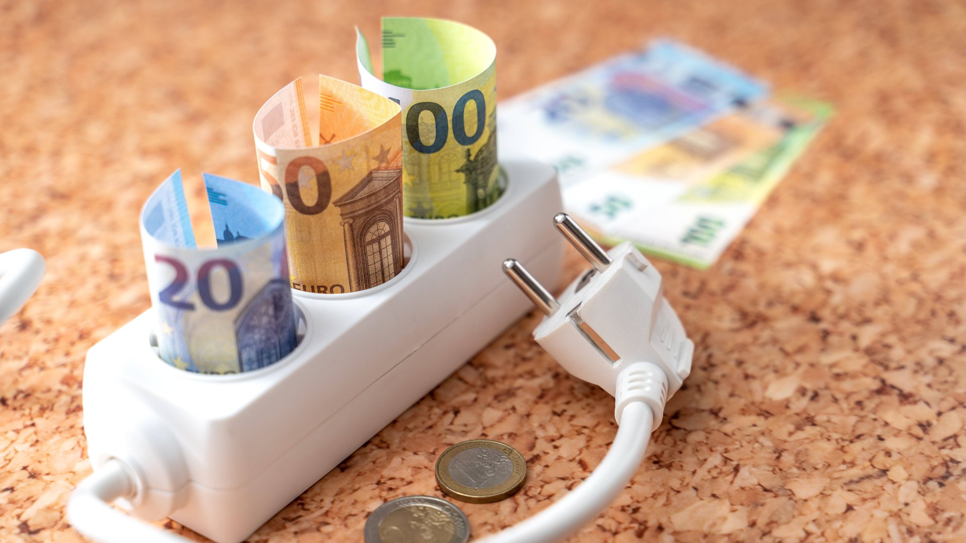 Strompreis-Schock 2023: Experten verraten, wie teuer die Kilowattstunde ...