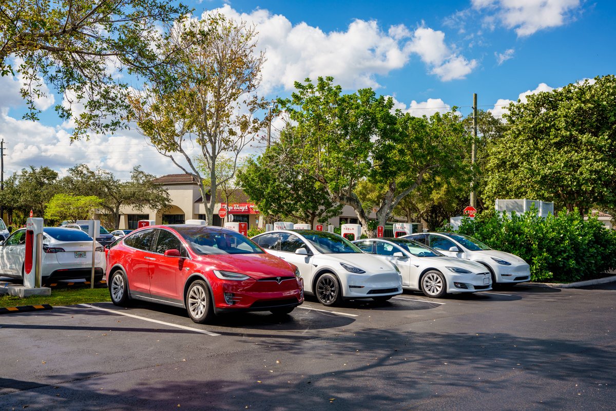 Tesla Model Y Bedienungsanleitung als Pdf herunterladen