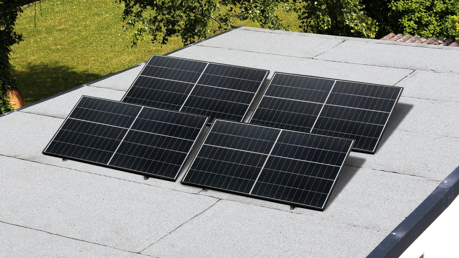 Balkonkraftwerk mit vier Solarmodulen und 1.640 Watt: Priwatt macht es ...