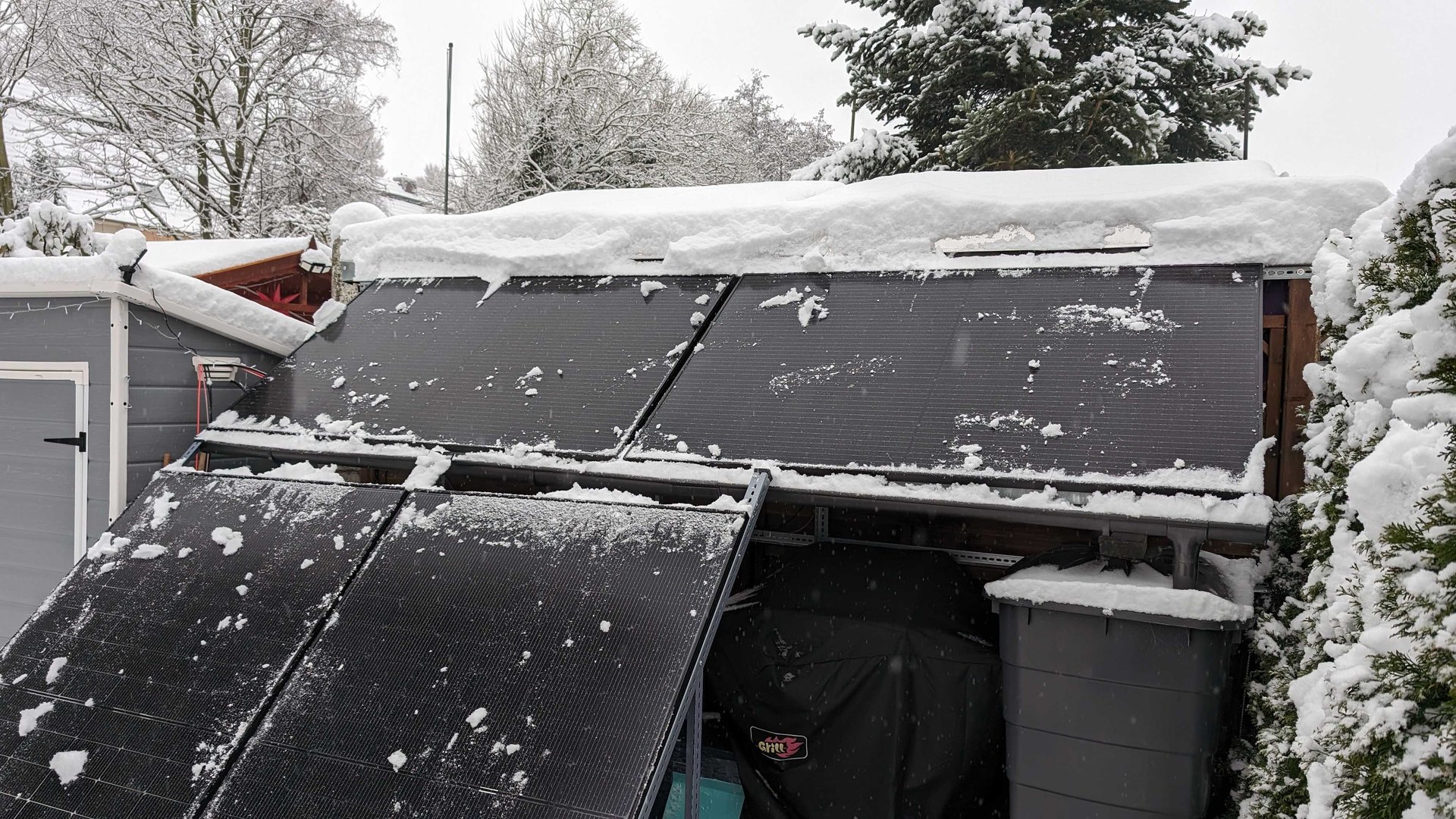 Balkonkraftwerk und Solaranlage mit Schnee bedeckt: Experte verrät, was ...
