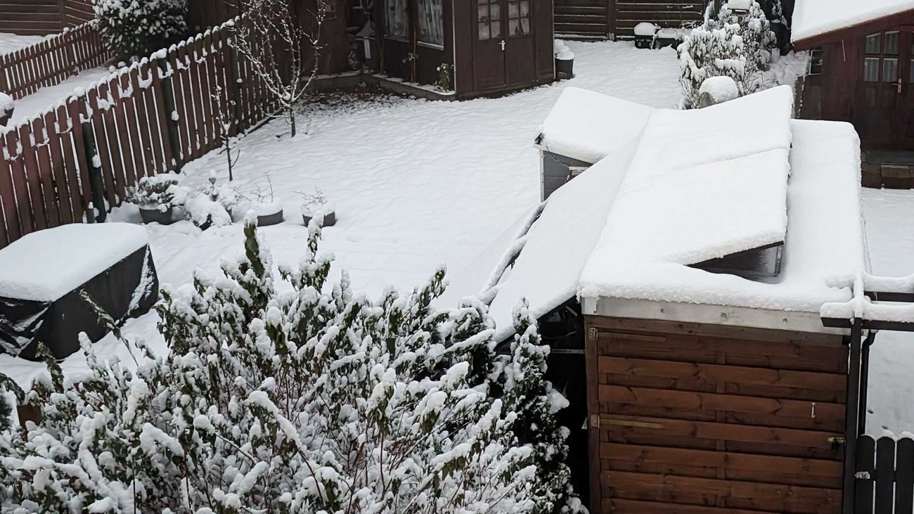 Balkonkraftwerk und Solaranlage mit Schnee bedeckt: Experte verrät, was ...