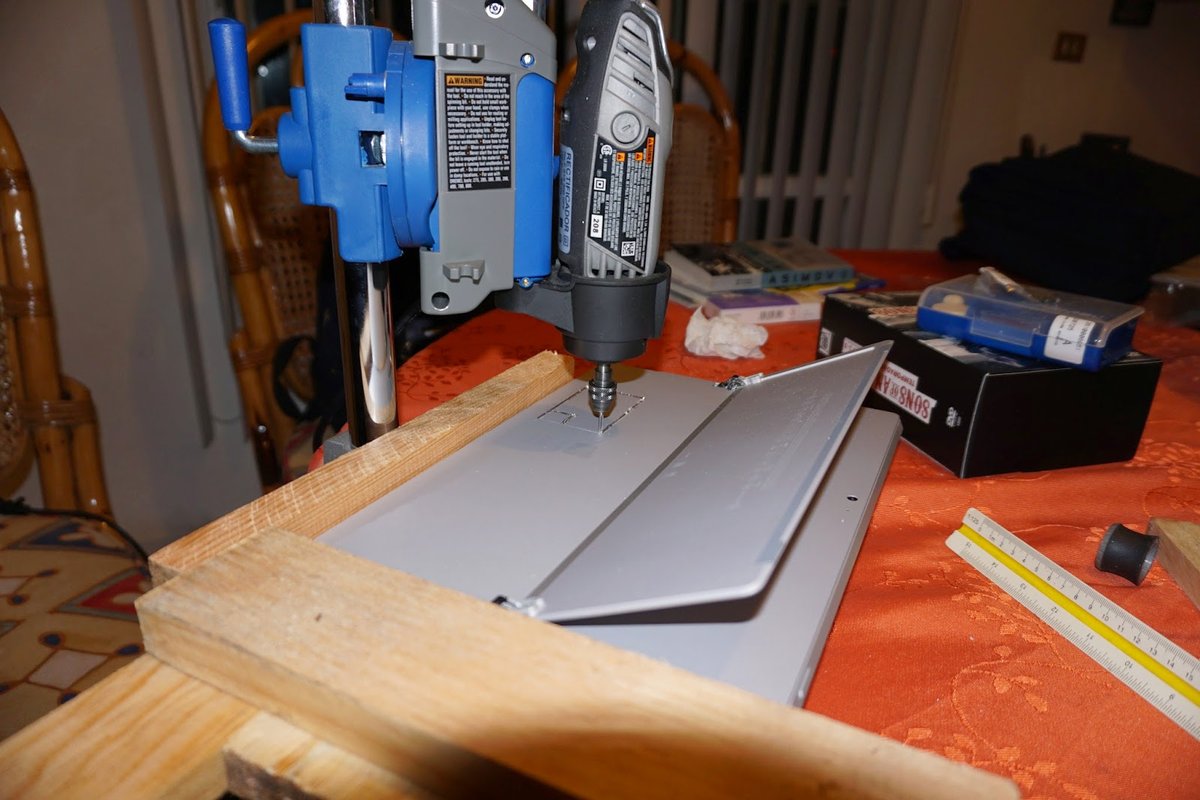 Surface Pro 3 SSD-Upgrade mithilfe eines Dremels